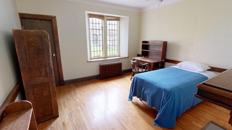 Knox Residence - Stay at U of T